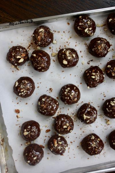 Quality 60pcs/min-90pcs/min Protein Ball Rolling Machine Automatic Date Ball Rolling for sale