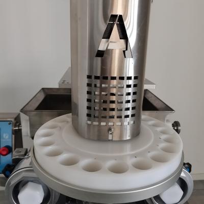 China Máquina automática de incrustação de ovos escoceses Máquina de incrustação de mochi de aço inoxidável à venda