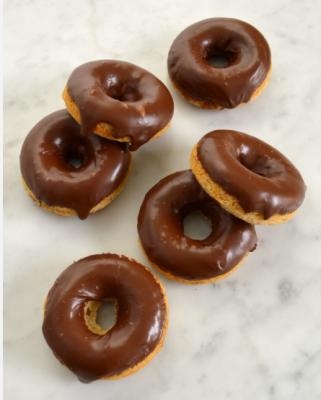 China Máquina Envolvedora de Chocolate con Recubrimiento Inferior de Precisión con Túnel de Enfriamiento de 10 m y Ahorro de Chocolate del 40% en venta