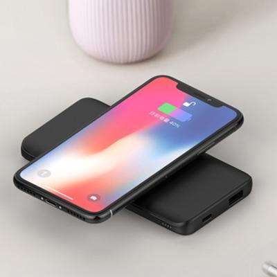 Cina Il potere portatile di Mini Case conta 10000 Mah Wireless Power Bank For Samsung mobile & Iphone in vendita