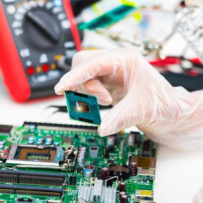 Cina Anti guanti elastici acidi del PVC del vinile di protezione di lavoro eliminabile trasparente dei guanti in vendita