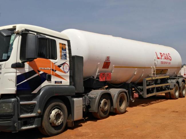 Sensor installation on tank