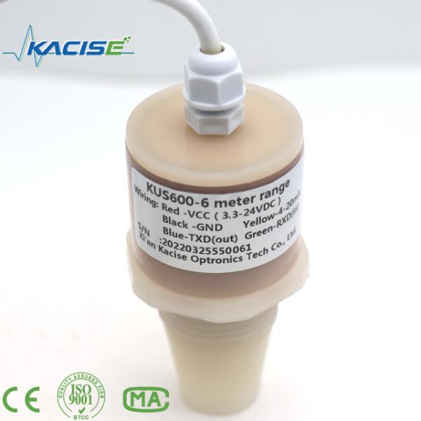 Il sensore ad ultrasuoni KUS600 in materiali PVDF/PTFE è utilizzato per la misurazione della distanza e del livello del liquido.