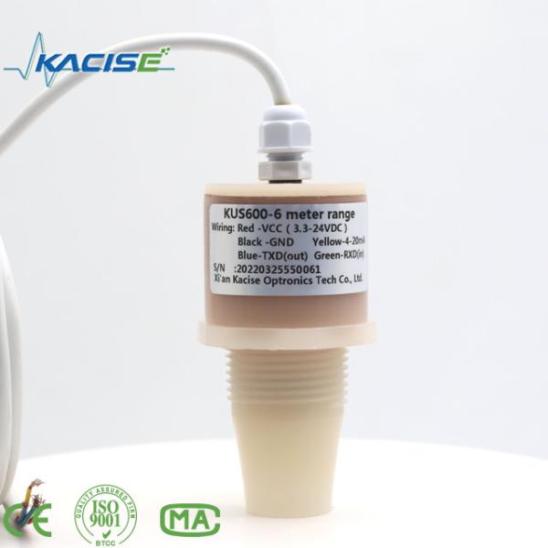 Il sensore ad ultrasuoni KUS600 in materiali PVDF/PTFE è utilizzato per la misurazione della distanza e del livello del liquido.
