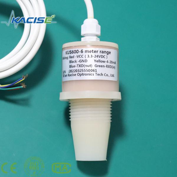Il sensore ad ultrasuoni KUS600 in materiali PVDF/PTFE è utilizzato per la misurazione della distanza e del livello del liquido.