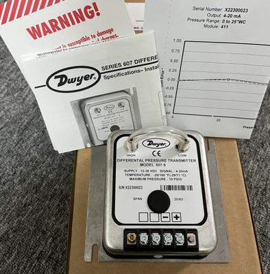 Dwyer 607-9 Differential Pressure Transmitter close-up