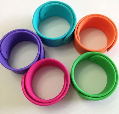 China silicone bracelet with logo ,silicone slap wristbands for sport games for sale