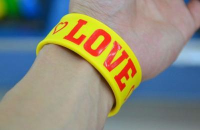 China silicone slap bracelet wristbands  , fashion silicone  bracelets for sale