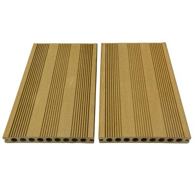 Cina il Decking composito della cavità della fibra di 150*25mm WPC ha riciclato Cedar Color in vendita