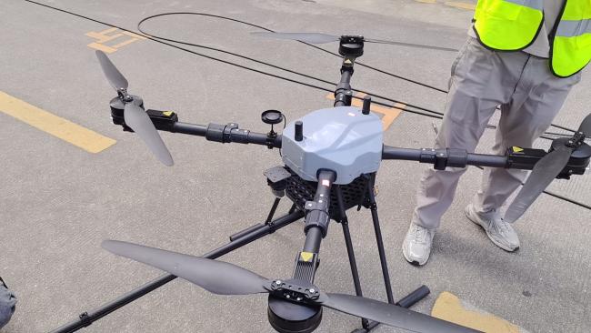  ZAi-MX16 is an aerial cleaning drone. Expertly clean roofs, windows, facades, and solar panels with this professional solution.