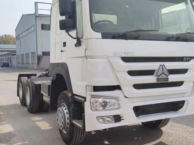 Right-Hand Drive Sinotruk Tractor Truck 6*4 White Color
