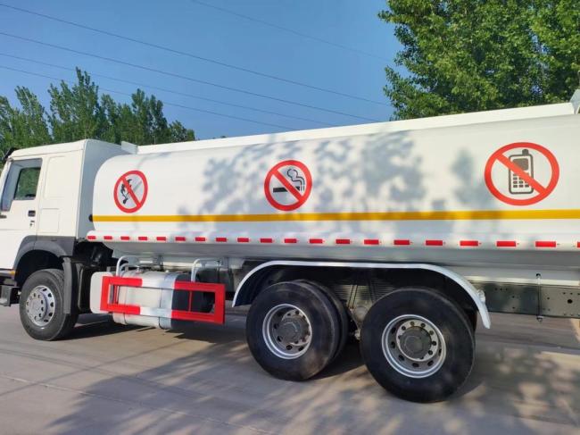 HOWO Sinotruk Fuel Tank Truck 6X4 Carbon Steel Tanker Truck 20000liters