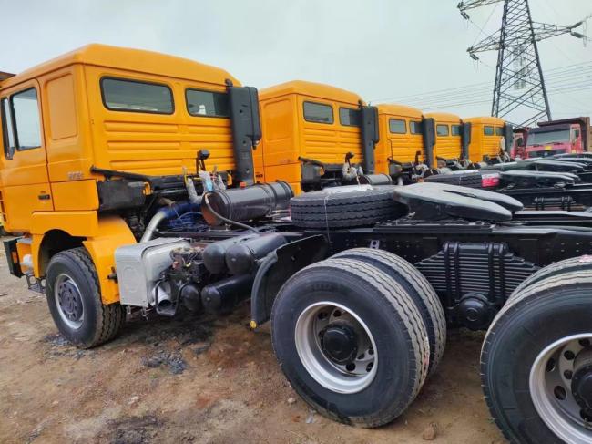 Shacman Orange Color Right-Hand Drive Tractor Truck F3000 6X4 Heavy Head Tractor Truck