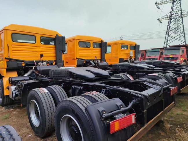 Shacman Orange Color Right-Hand Drive Tractor Truck F3000 6X4 Heavy Head Tractor Truck