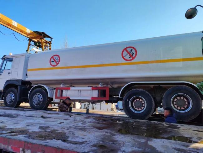 Siontruk HOWO Euro 3/4/5 8*4 Fuel Tanker Truck 10350X2496X3048mm