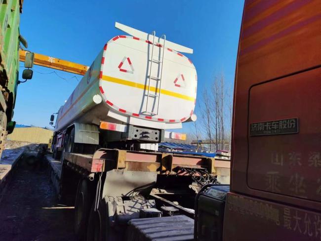Siontruk HOWO Euro 3/4/5 8*4 Fuel Tanker Truck 10350X2496X3048mm