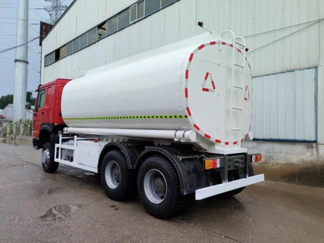 Sinotruk HOWO 6X4 Carbon Steel Tanker Truck for Oil Gas Diesel 18000L