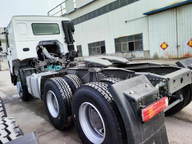 Sinotruk HOWO 6*4 Tractor Truck Right-Hand Drive