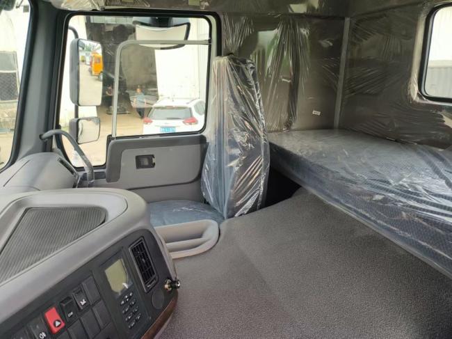 Sinotruk HOWO 6*4 Tractor Truck Hot Sale Heavy Truck 12.00r20/12r22.5/315.80-25