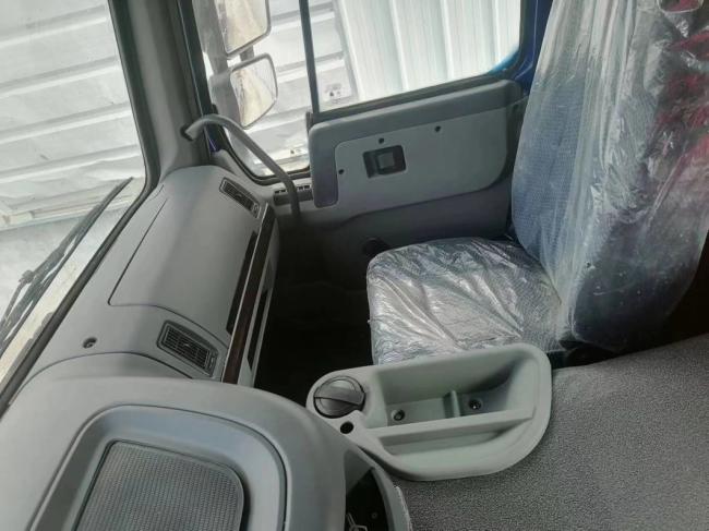 Heavy Duty Sinotruk HOWO 6*4 Tractor Truck in White