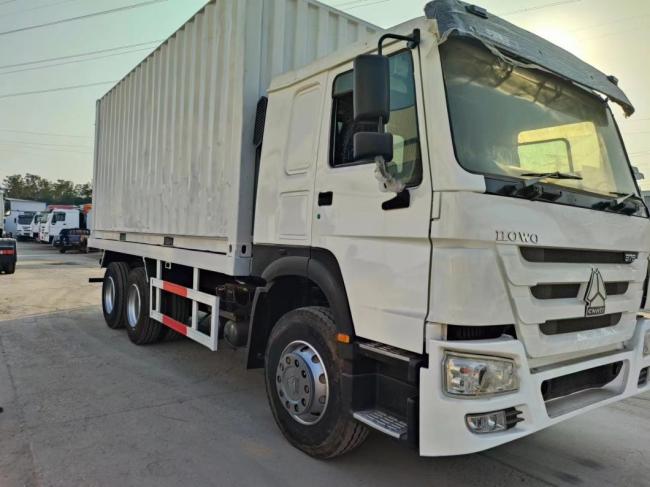 Sinotruck HOWO White 6*4 Box Truck Secondhand Truck 10tires