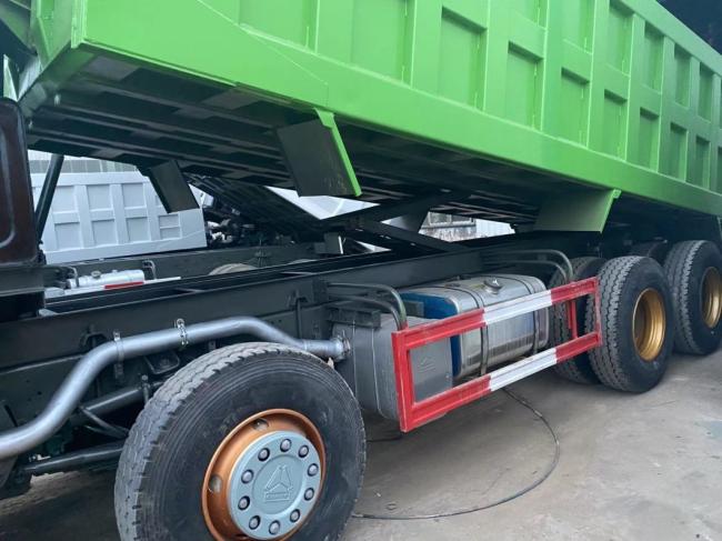 High Quality Left Hand HOWO 8*4 Dump Truck in Green 12 Wheels