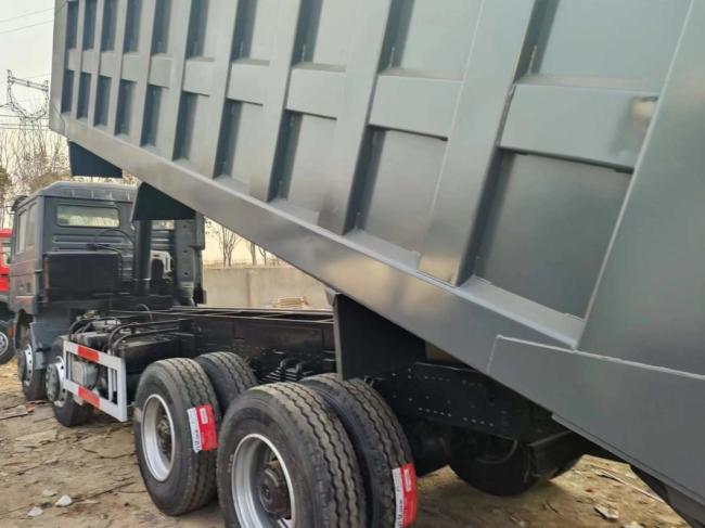 Shacman 8*4 F3000 High Load Capacity Tipping Truck Dump Truck Hot Sale