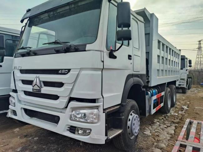 Hot Sale Sinotruk HOWO 6X4 371HP Dump Truck with White Color