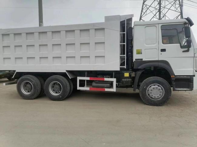 Hot Sale Sinotruk HOWO 6X4 371HP Dump Truck with White Color