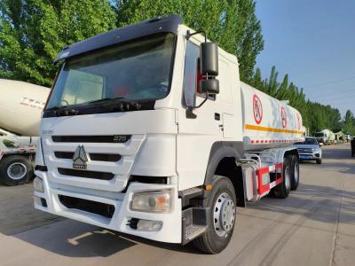 중국 중고 12바퀴 420마력 Sinotruk HOWO 6*4 탱크 용량 15001-30000L 판매용
