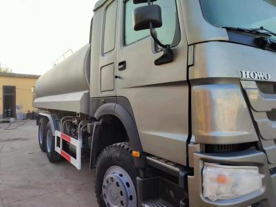 Cina Radial Tire Design Sinotruk HOWO 380HP Watering Truck per il tuo business in vendita