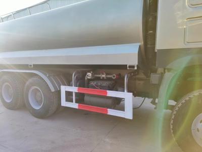 Cina Radial Tire Design Sinotruk HOWO 380HP Watering Truck per il tuo business in vendita