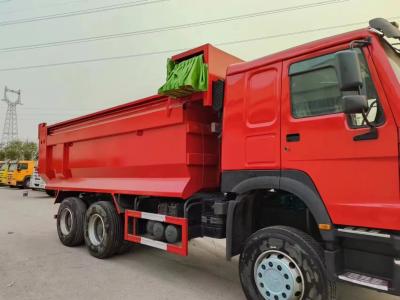 Cina Capacità del motore 6-8L Utilizzo HOWO Camionino 12 pneumatici Camionini 6X4 in rosso in vendita