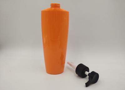 Cina Le bottiglie di plastica del cosmetico dell'ANIMALE DOMESTICO arancio ovale svuotano la superficie di lucentezza della bottiglia del sapone della lozione in vendita