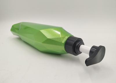 Cina Bottiglie cosmetiche di lusso vuote, forma unica del prisma cosmetico della bottiglia dell'ANIMALE DOMESTICO in vendita