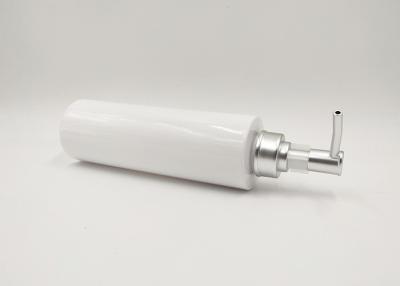 Cina bottiglia d'imballaggio bianca di plastica della lozione dell'ANIMALE DOMESTICO di 100ml 200ml con la pompa d'argento in vendita