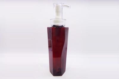 中国 ローション ポンプを搭載する不規則な正方形400mlのプラスチック化粧品のびん 販売のため