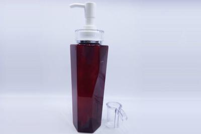 Cina Bottiglie cosmetiche di plastica irregolari del quadrato 400ml con la pompa della lozione in vendita