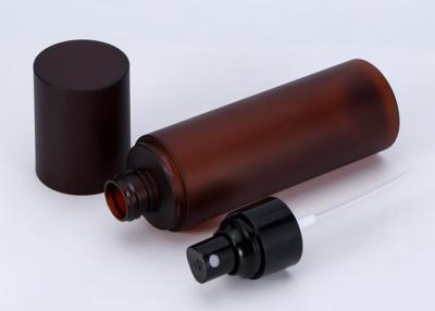 Cina Bottiglia su ordinazione di 150ml Amber Matte Plastic Fine Mist Spray con la copertura nera in vendita