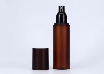 Cina Bottiglia su ordinazione di 150ml Amber Matte Plastic Fine Mist Spray con la copertura nera in vendita