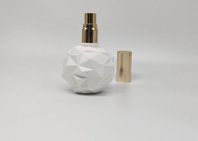 China o cosmético 50ml feito sob encomenda vazio engarrafa a cor branca em volta do ANIMAL DE ESTIMAÇÃO plástico da forma à venda
