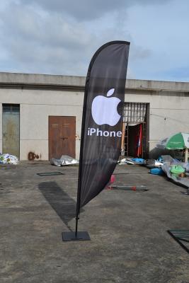 中国 Apple Iphone 360 度金属の十字の基盤が付いている回転式広告上陸海岸表示旗の旗 販売のため