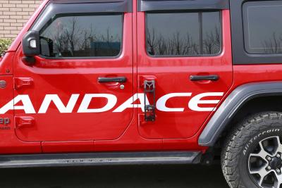 Cina Più venduti tutti porta nera a cerniera passo piede per Jeep Wrangler JL appassionati in vendita