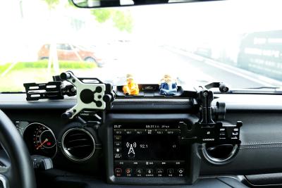 Cina OEM Car Mobile Phone Holder Bracket Legatura di alluminio per Jeep in vendita