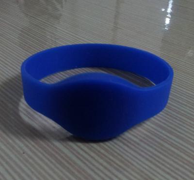 China Silicone rfid wrist band with Blue color for sale
