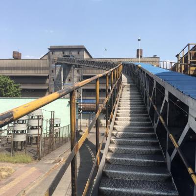 中国 パイプベルトコンベヤー採掘とセメントのためのダストフリーバルク材料の取り扱い 販売のため