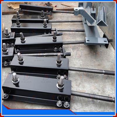 중국 광산 공장에서 수동 벨트 제어용 컨베이어 벨트 나사 텐셔너 장치 판매용