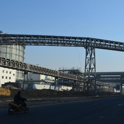 Quality Pipe Belt Conveyor System For Curved Dust Free Bulk Material Enclosed Transport for sale
