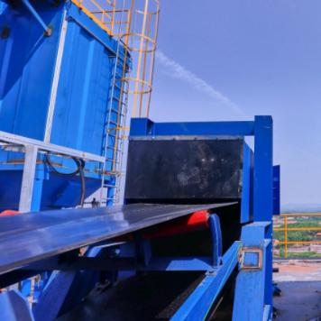 中国 クローラー式スタッカーコンベア 採石場および鉱山用トラック式移動スタッキングコンベア 販売のため