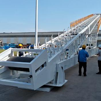 China Mobile Crawler Ship Loader Conveyor For Bulk Material Port Loading Unloading Conveyor for sale